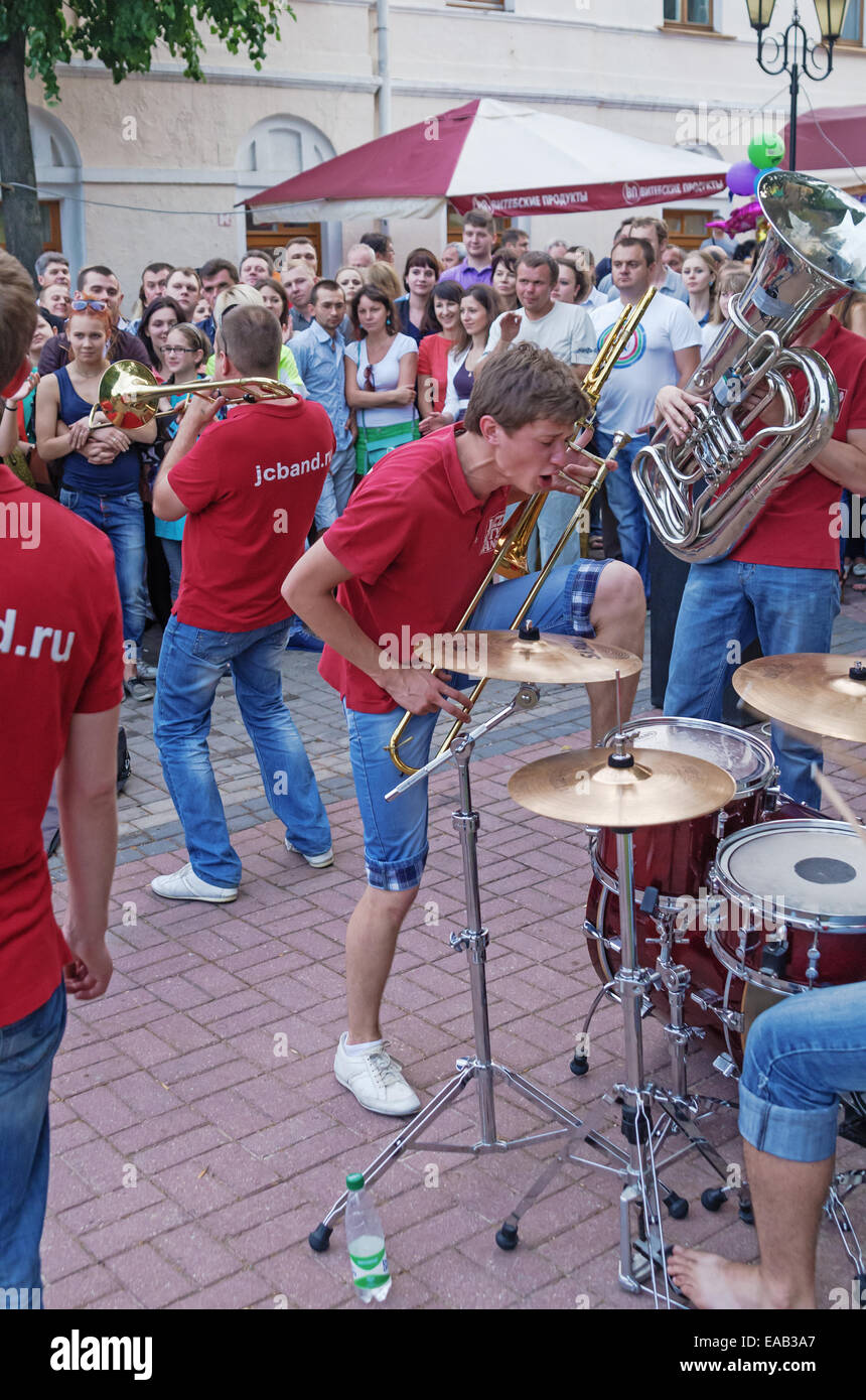 The Jazz City Band group plays music on Suvorova street in Vitebsk ...