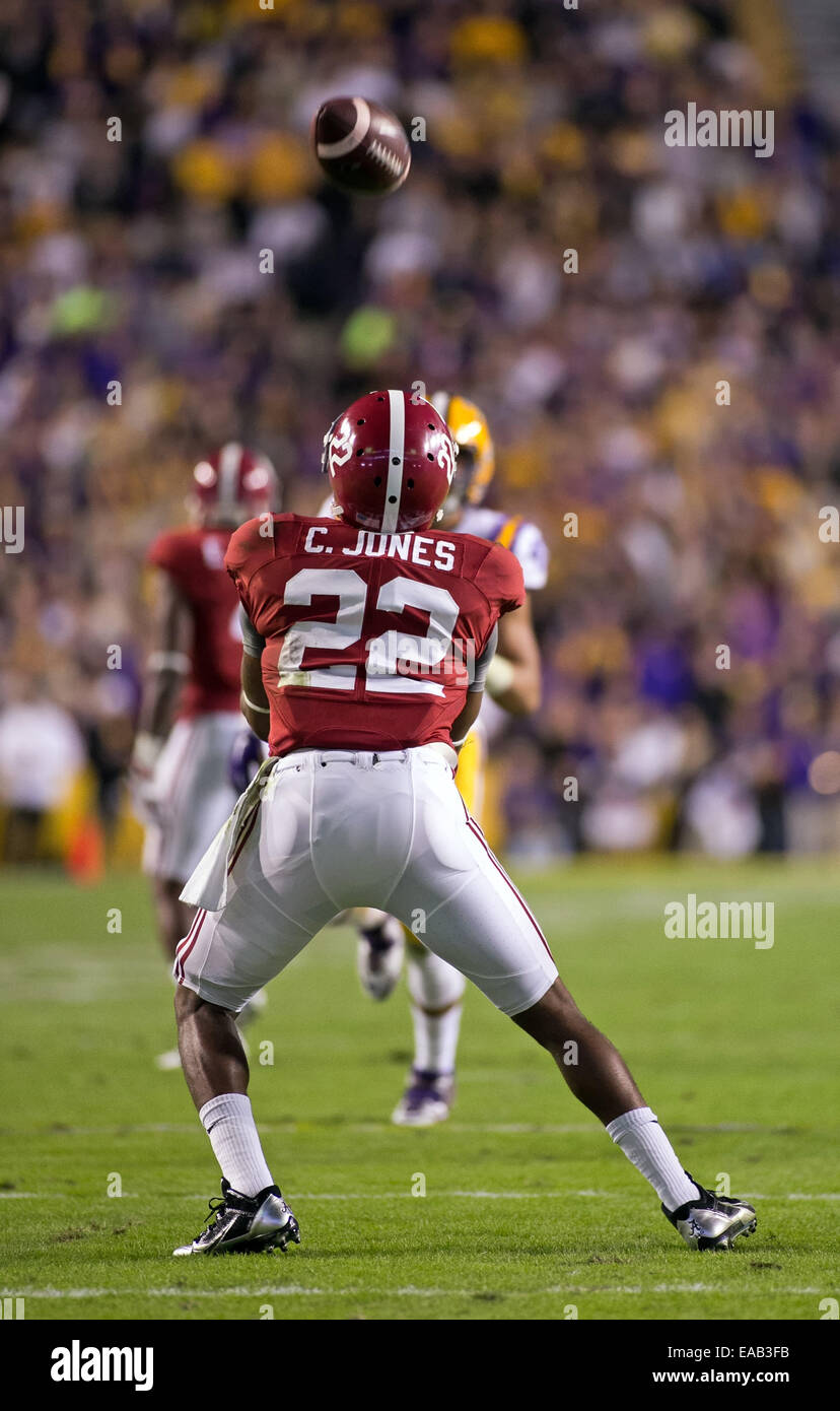 Alabama Crimson Tide wide receiver Christion Jones (22) receives a ...