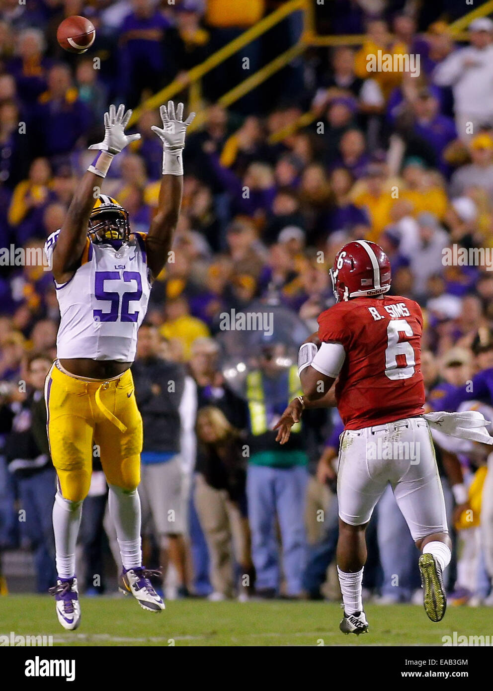 Alabama Crimson Tide quarterback Blake Sims (6) breaks free to make a ...