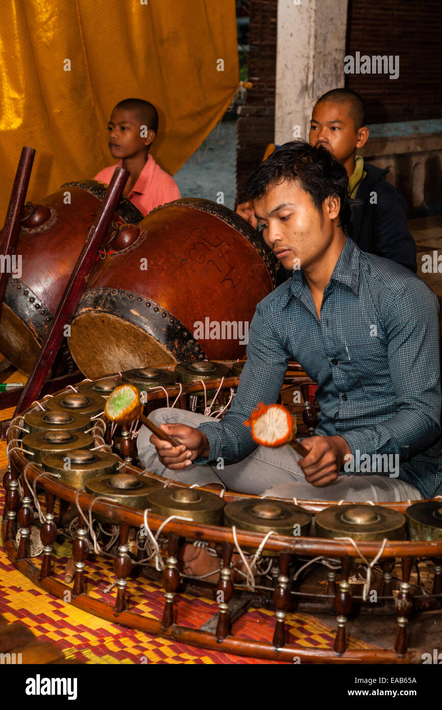 Cambodia, Angkor Wat. Young Man Playing Cambodian Gongs Stock Photo - Alamy