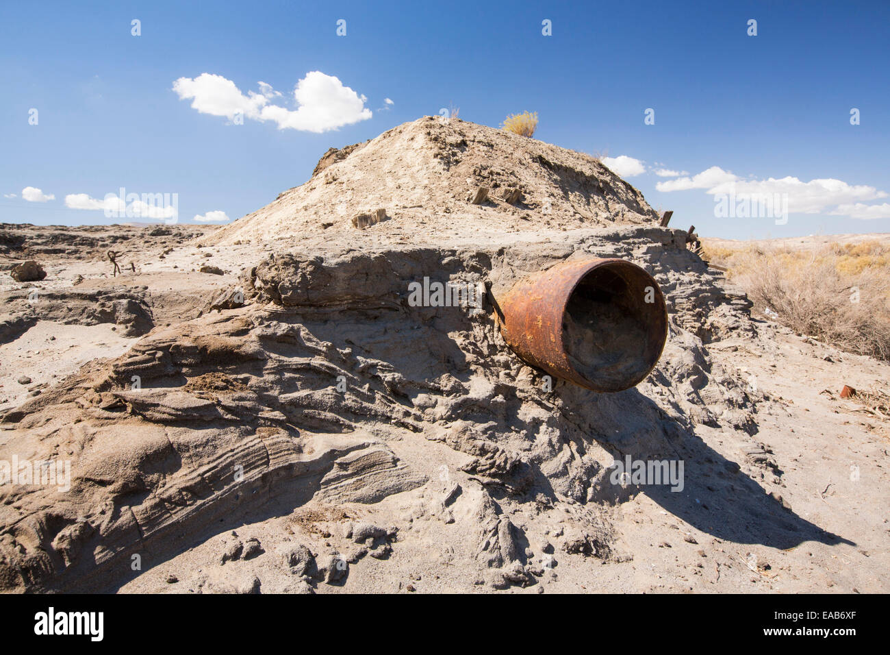 Oil well gusher hi-res stock photography and images - Alamy