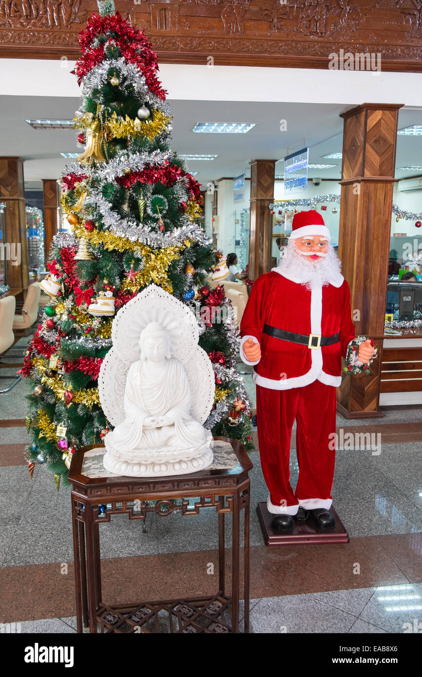 South bank christmas tree hi-res stock photography and images - Alamy
