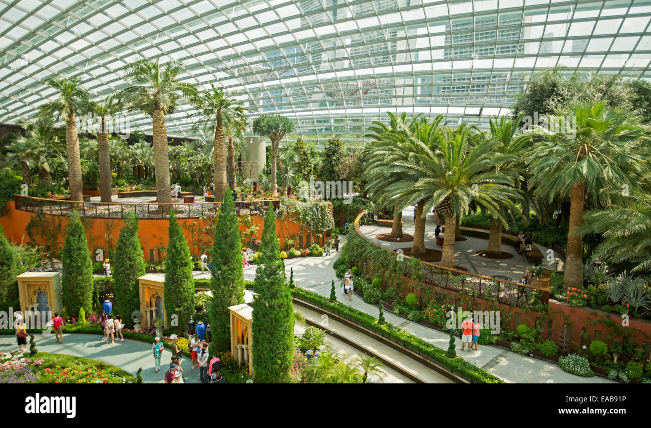 Glass dome display hi-res stock photography and images - Alamy