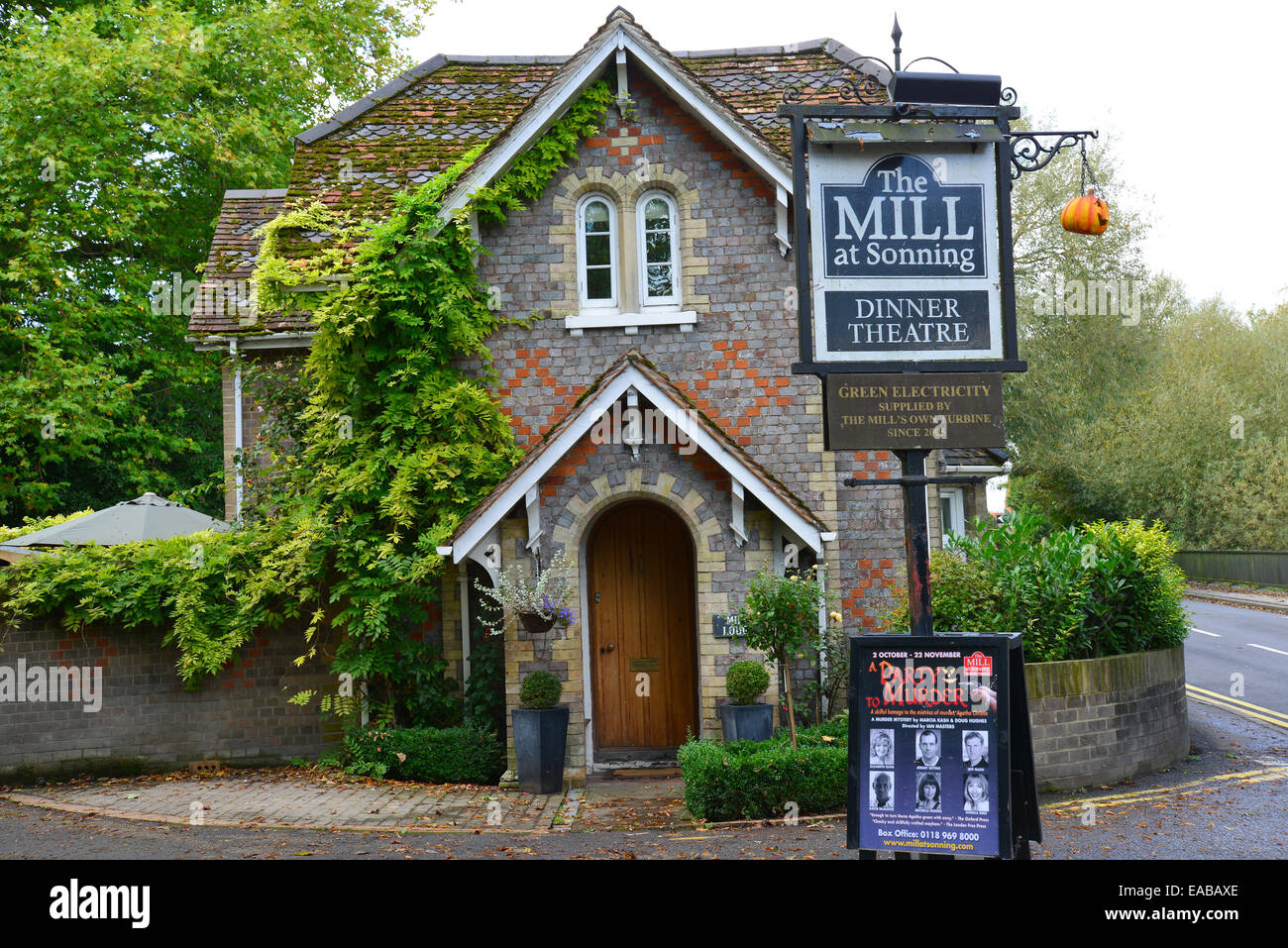 The mill at sonning hi-res stock photography and images - Alamy