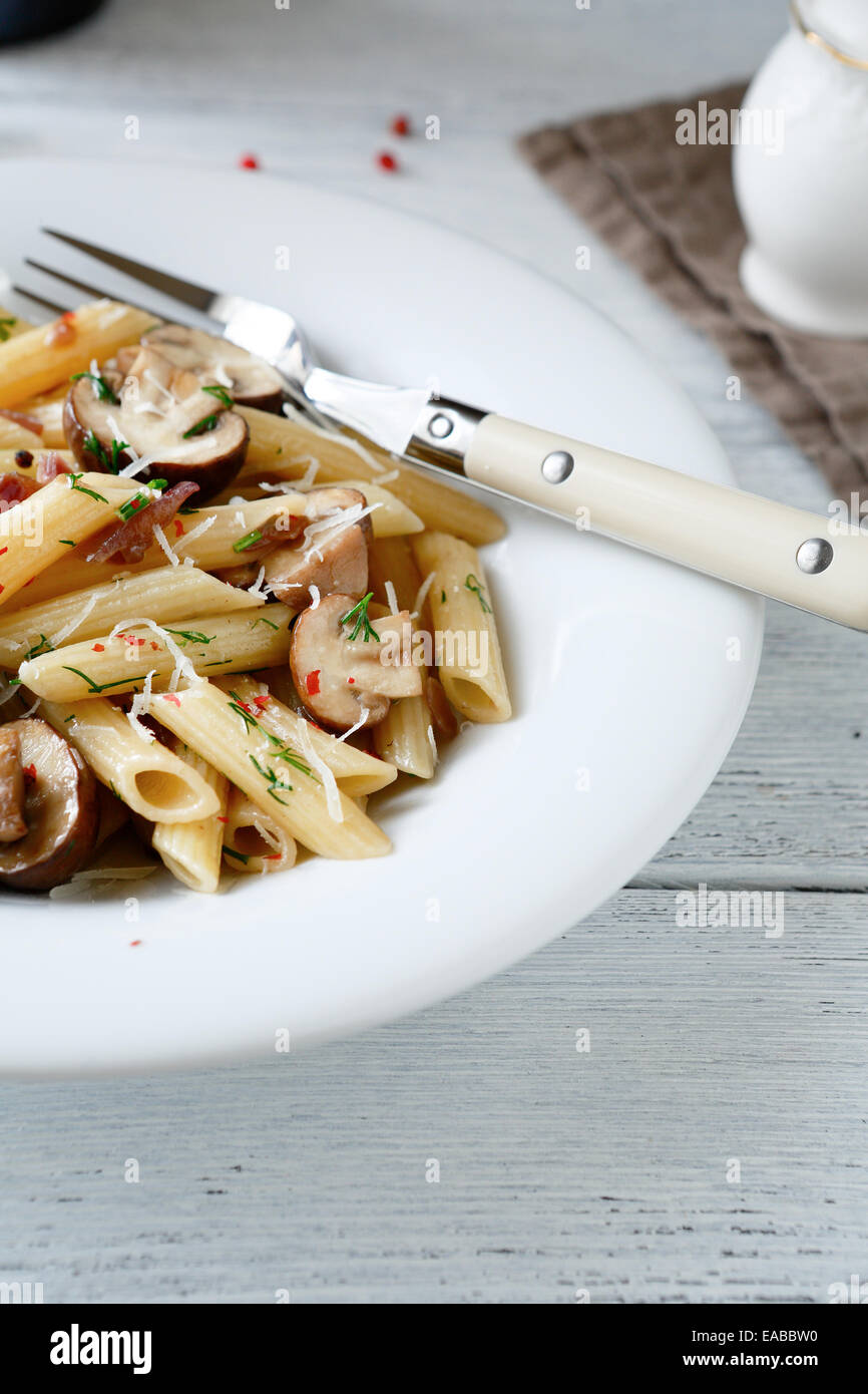 Creamy pasta in bowl hi-res stock photography and images - Alamy