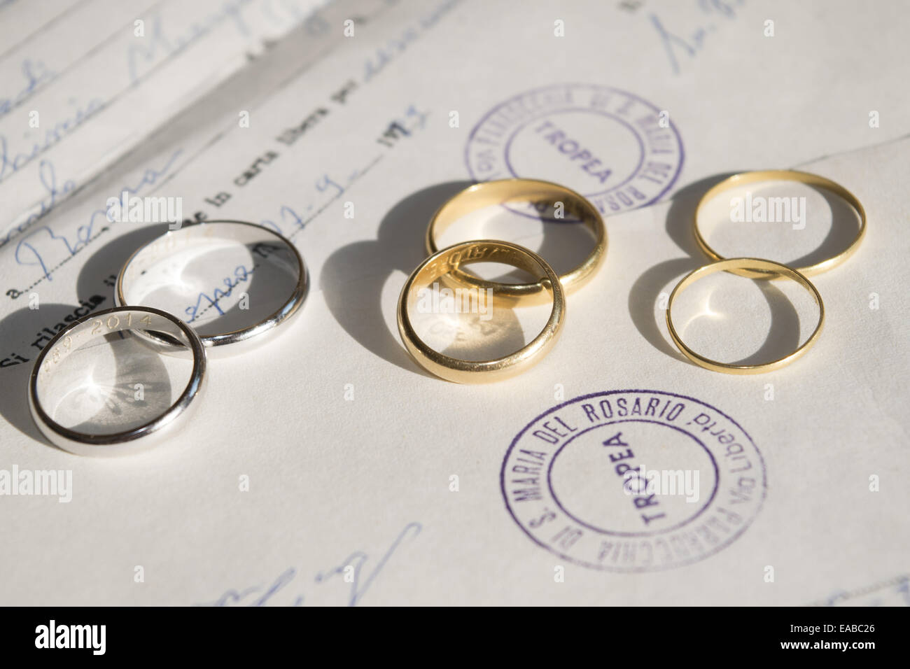 Silver wedding certificate hi-res stock photography and images - Alamy