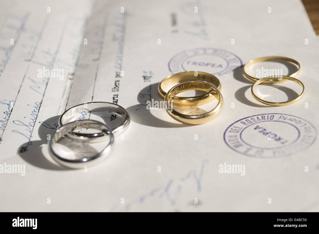 Silver wedding certificate hi-res stock photography and images - Alamy