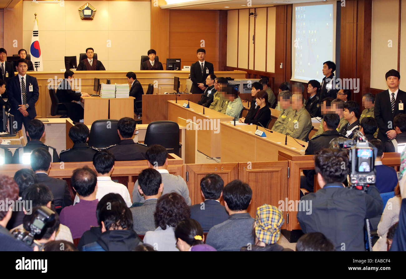 Tuesday november 30 hi-res stock photography and images - Alamy