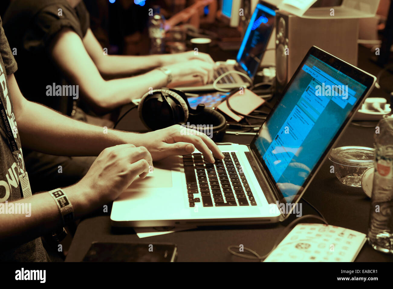 Desktop settings hi-res stock photography and images - Alamy