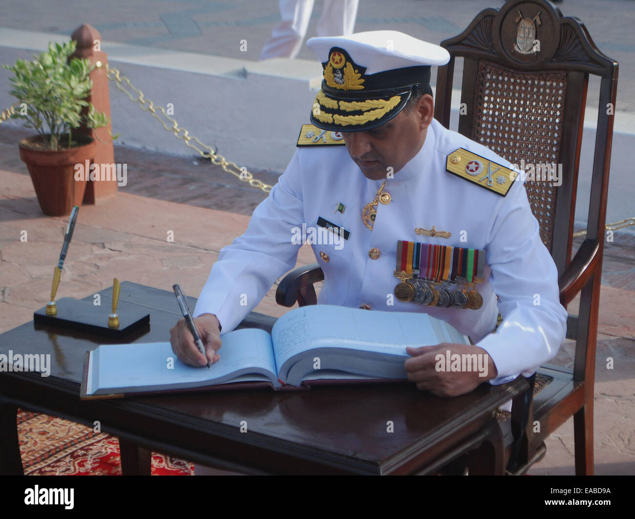 Lahore, Pakistan. 10th Nov, 2014. Soldiers of Pakistan Navy and Rangers ...