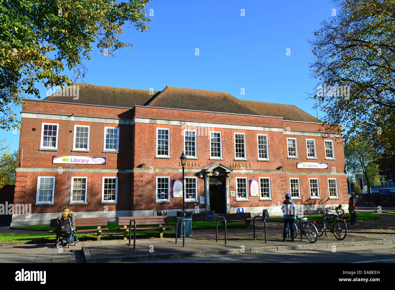 Public library uk hi-res stock photography and images - Alamy