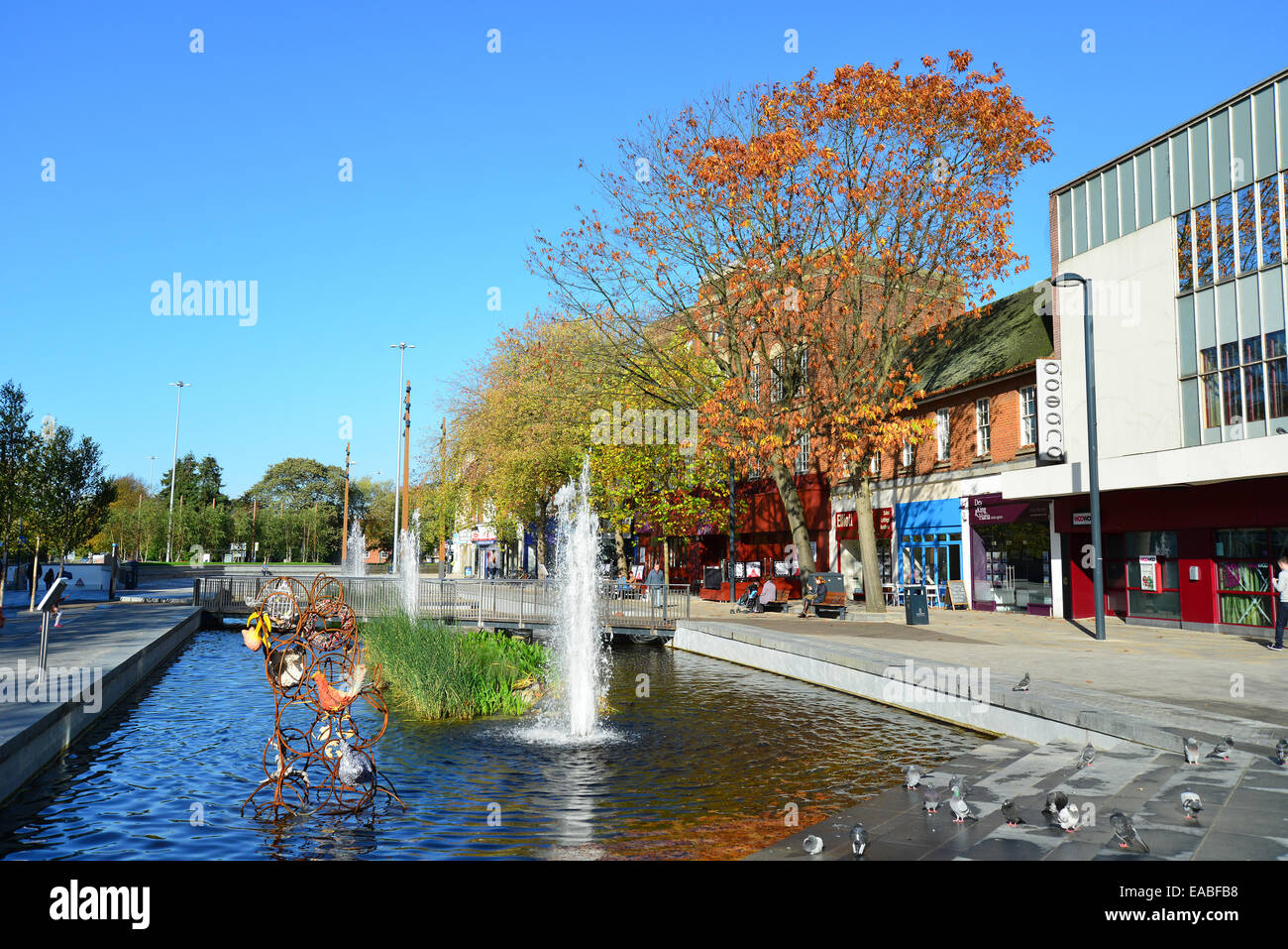 The Pond on The High Street, Watford, Hertfordshire, England, United ...