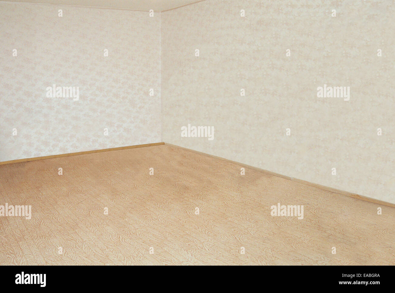 Empty room with walls and corner in the middle Stock Photo - Alamy