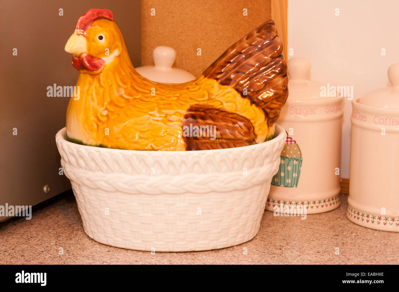 Ceramic chicken hi-res stock photography and images - Alamy