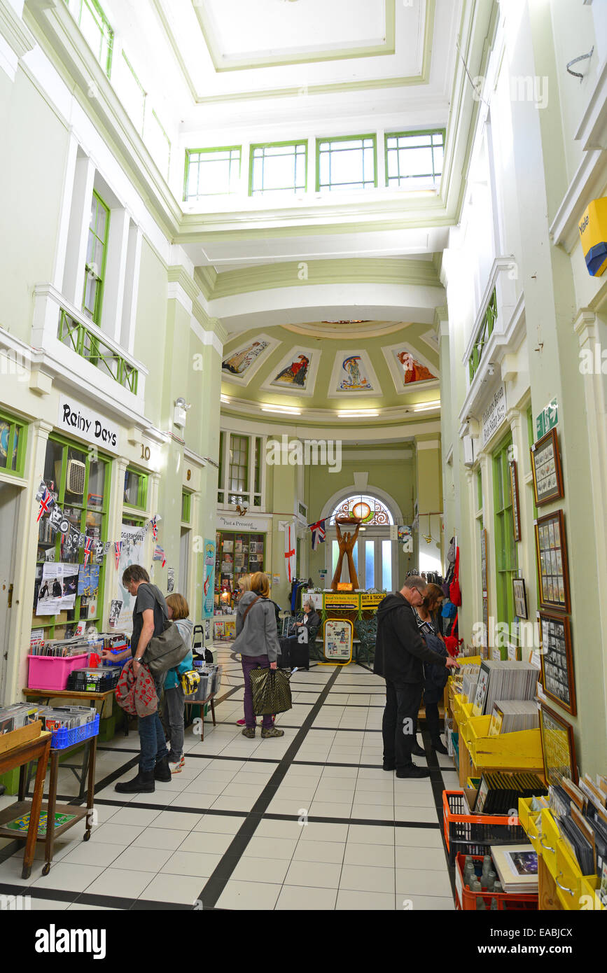 Arcade ryde hi-res stock photography and images - Alamy