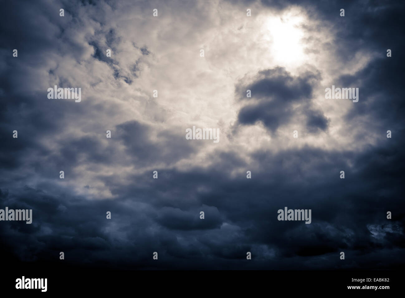Cloudy night sky background hi-res stock photography and images - Alamy
