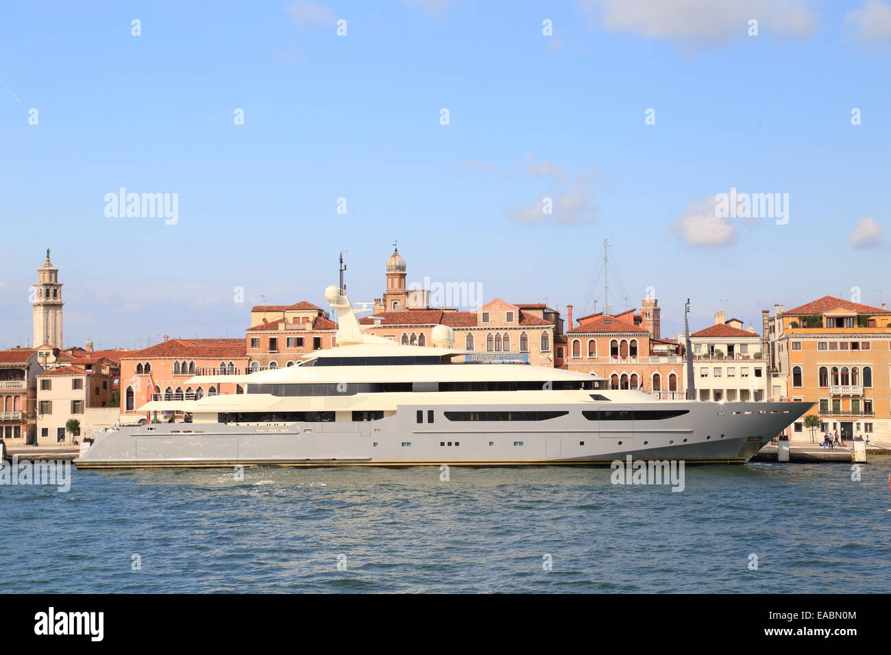 Yacht AZTECA, IMO 1009924, owned by the Mexican billionaire Ricardo ...