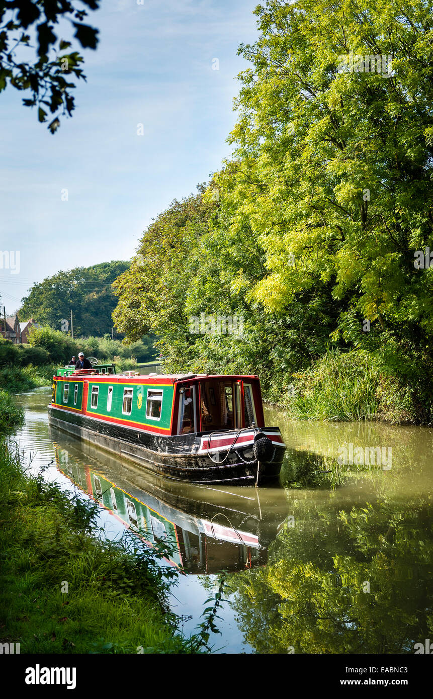 Narrow boats on the Kennet & Avon canal approaching Devizes Wiltshire ...