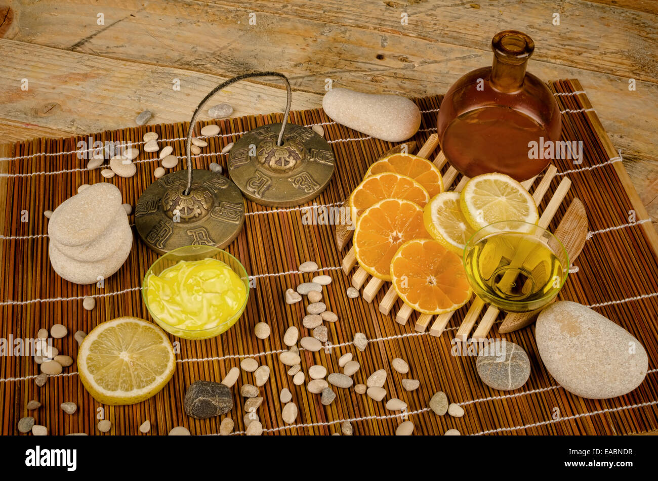 Still life with citrus fruit based cosmetics Stock Photo - Alamy