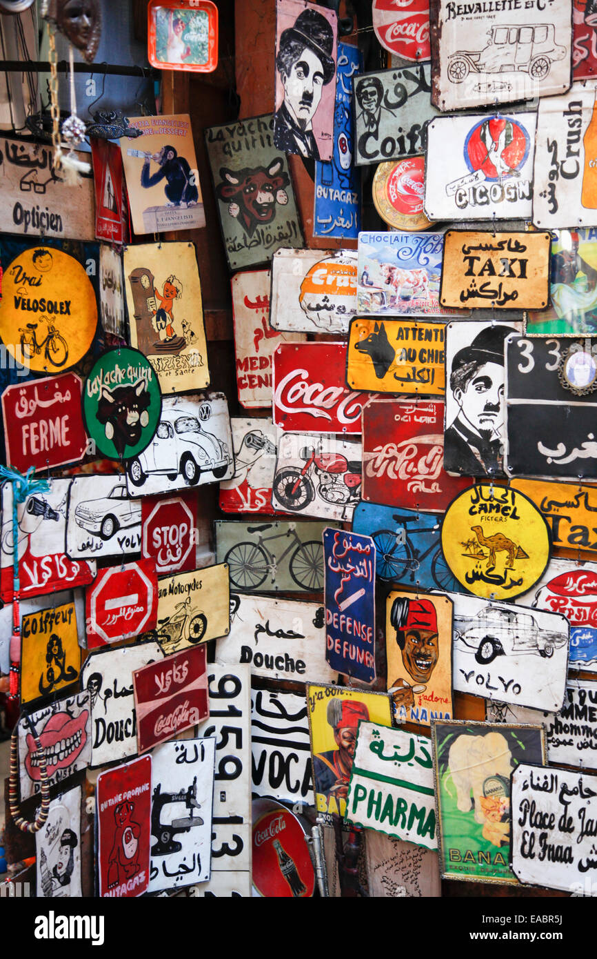 Arabic retail signs hi-res stock photography and images - Alamy