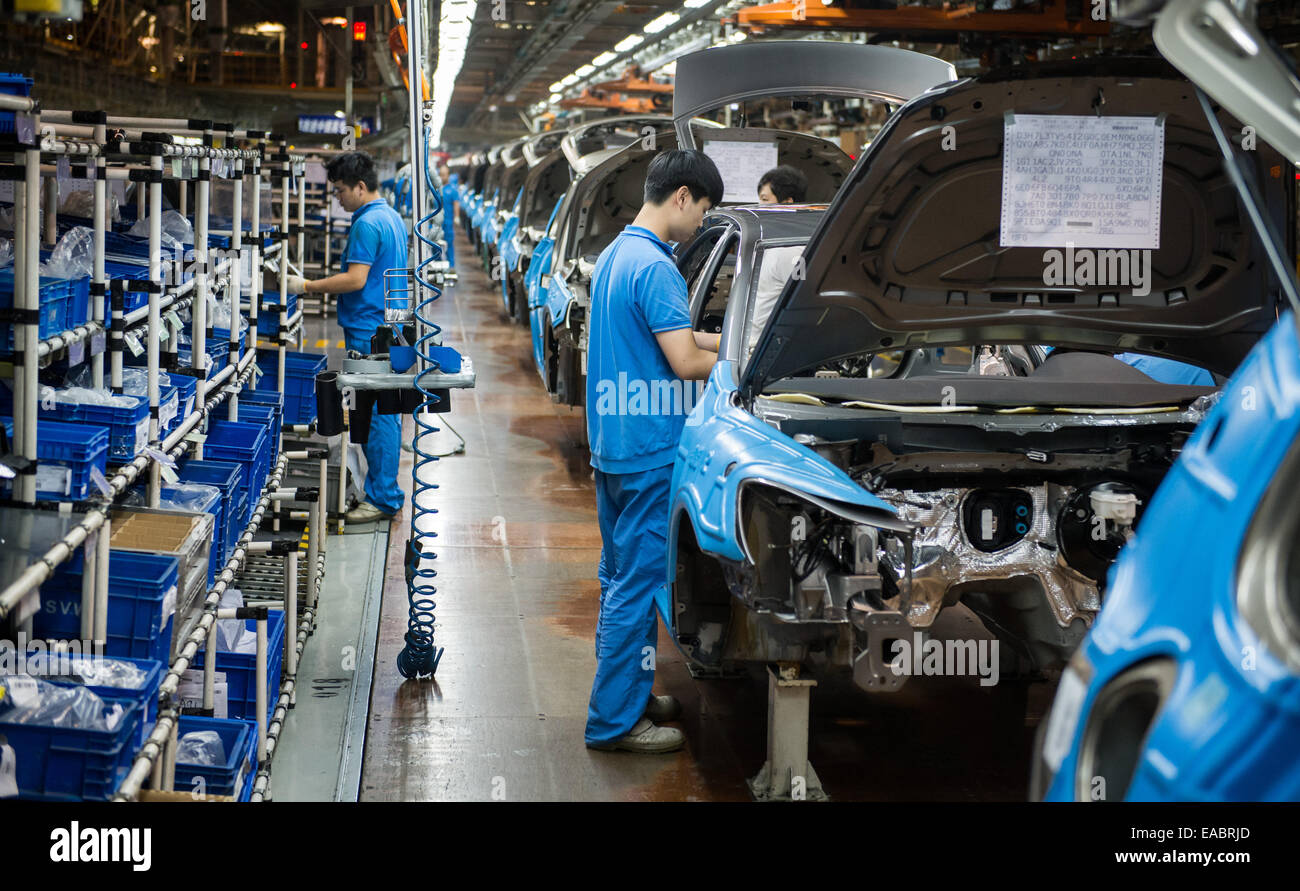 Shanghai, China. 11th Nov, 2014. Workers putting together a VW Tiguan ...