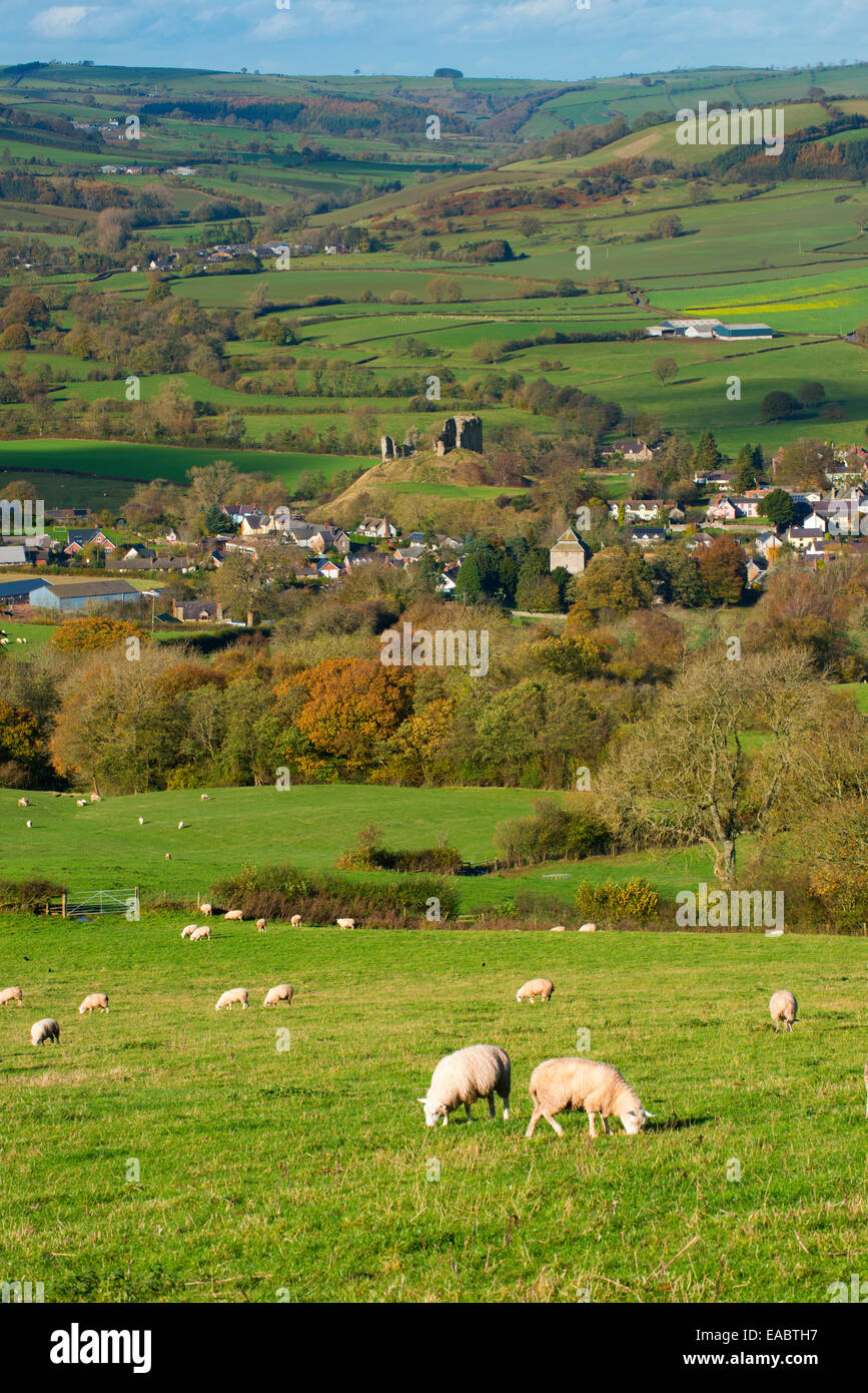 The village of Clun, nestled in the Shropshire Hills, England Stock ...
