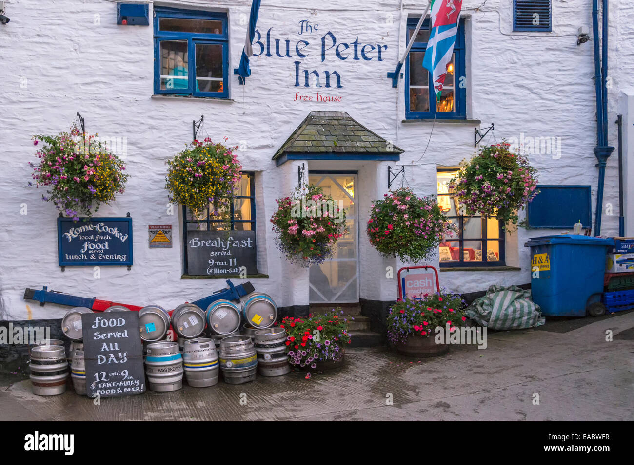 Polperro restaurant hi-res stock photography and images - Alamy