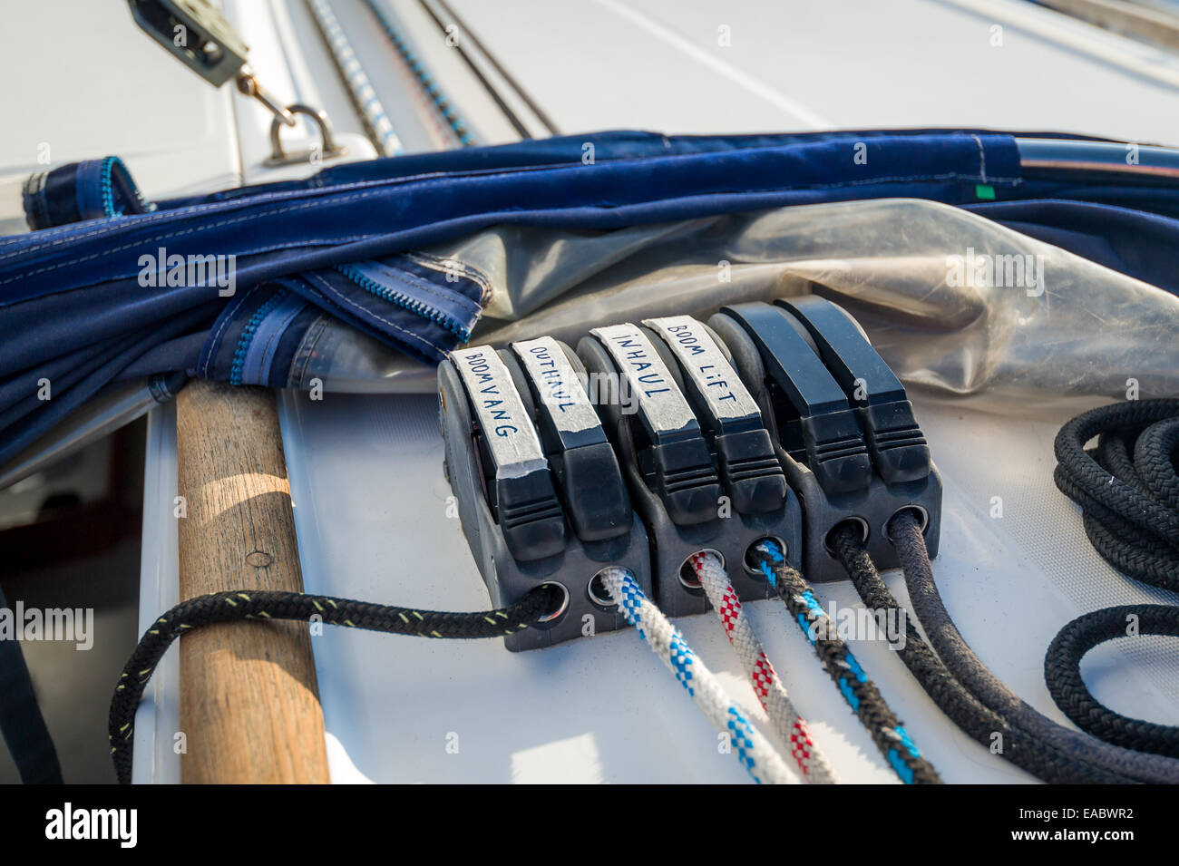Boat ropes stopper hi-res stock photography and images - Alamy