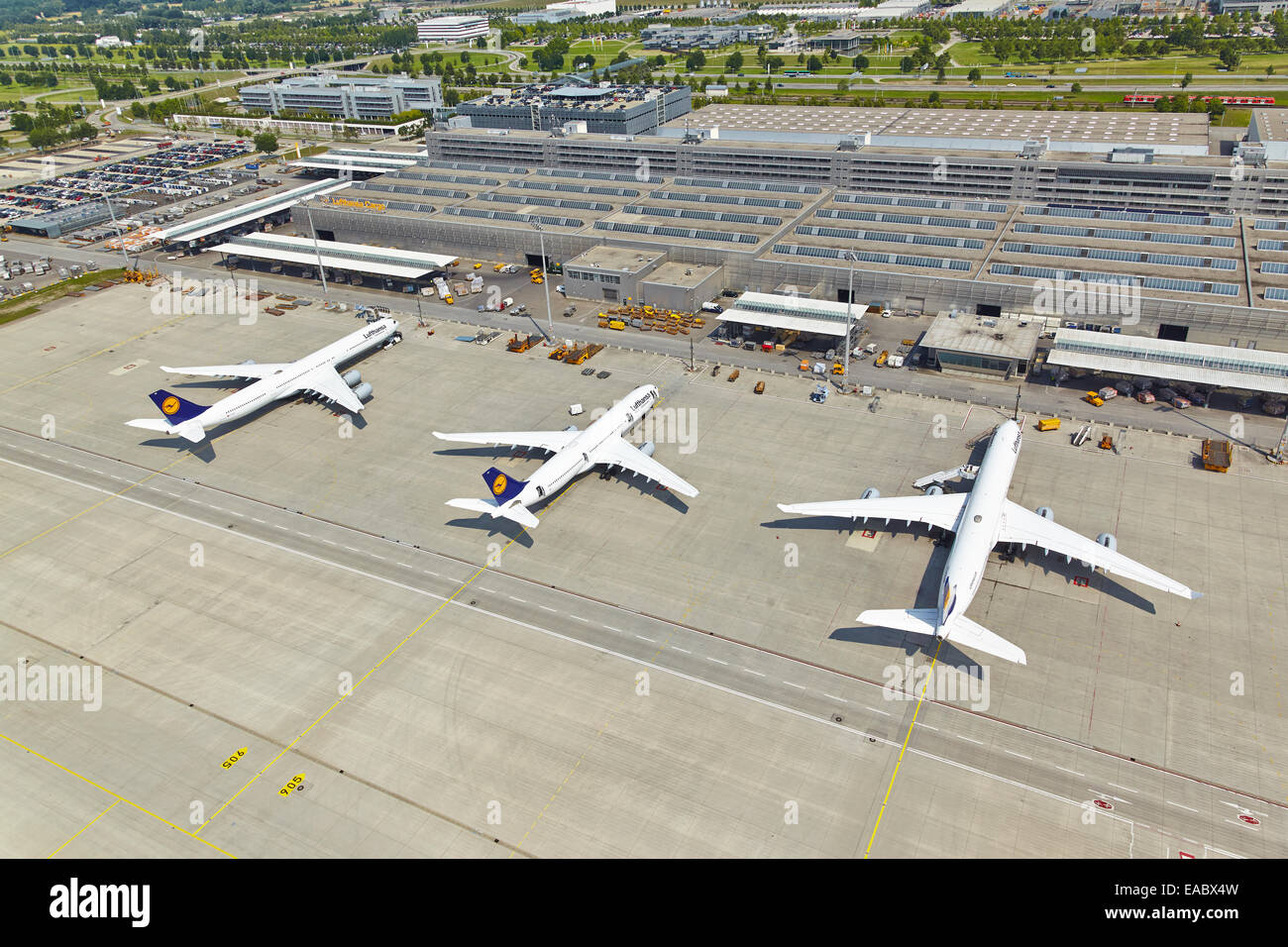 Munich airport planes hi-res stock photography and images - Alamy