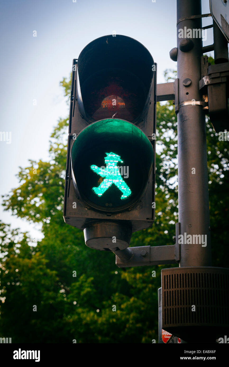 Green Man Traffic Light Pedestrian Stock Photos & Green Man Traffic ...