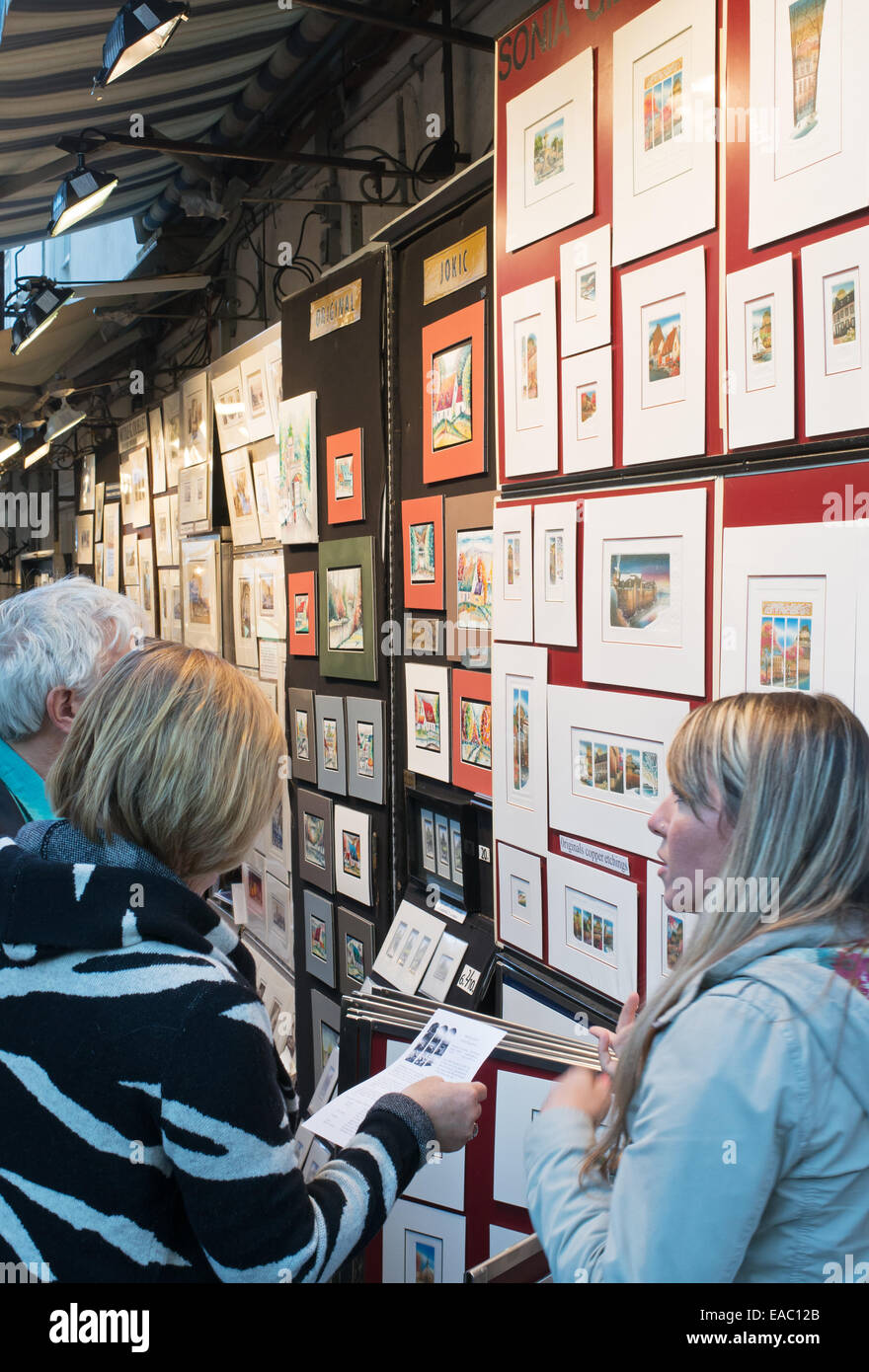 Selling artwork hi-res stock photography and images - Alamy