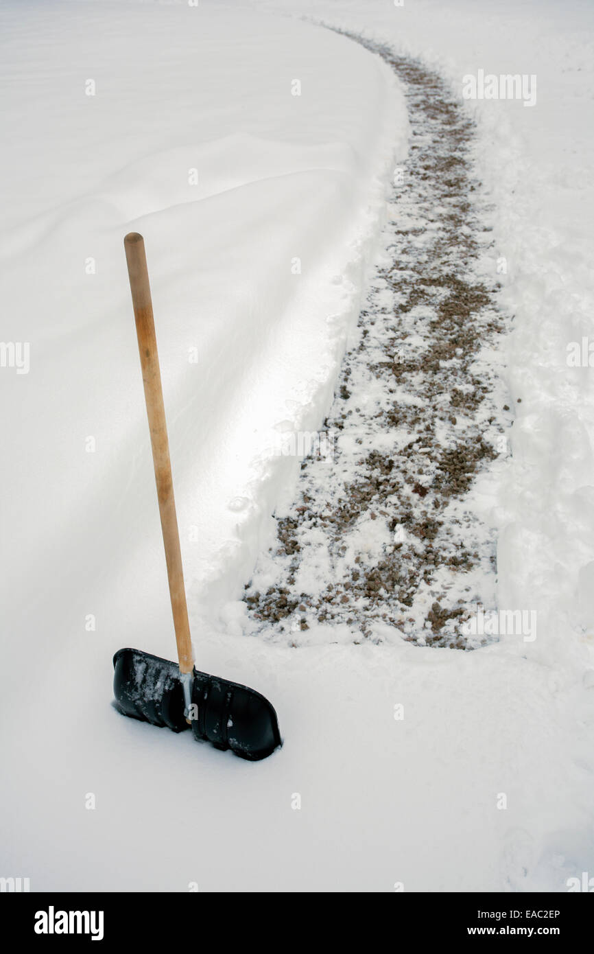 Snow pathway hi-res stock photography and images - Alamy