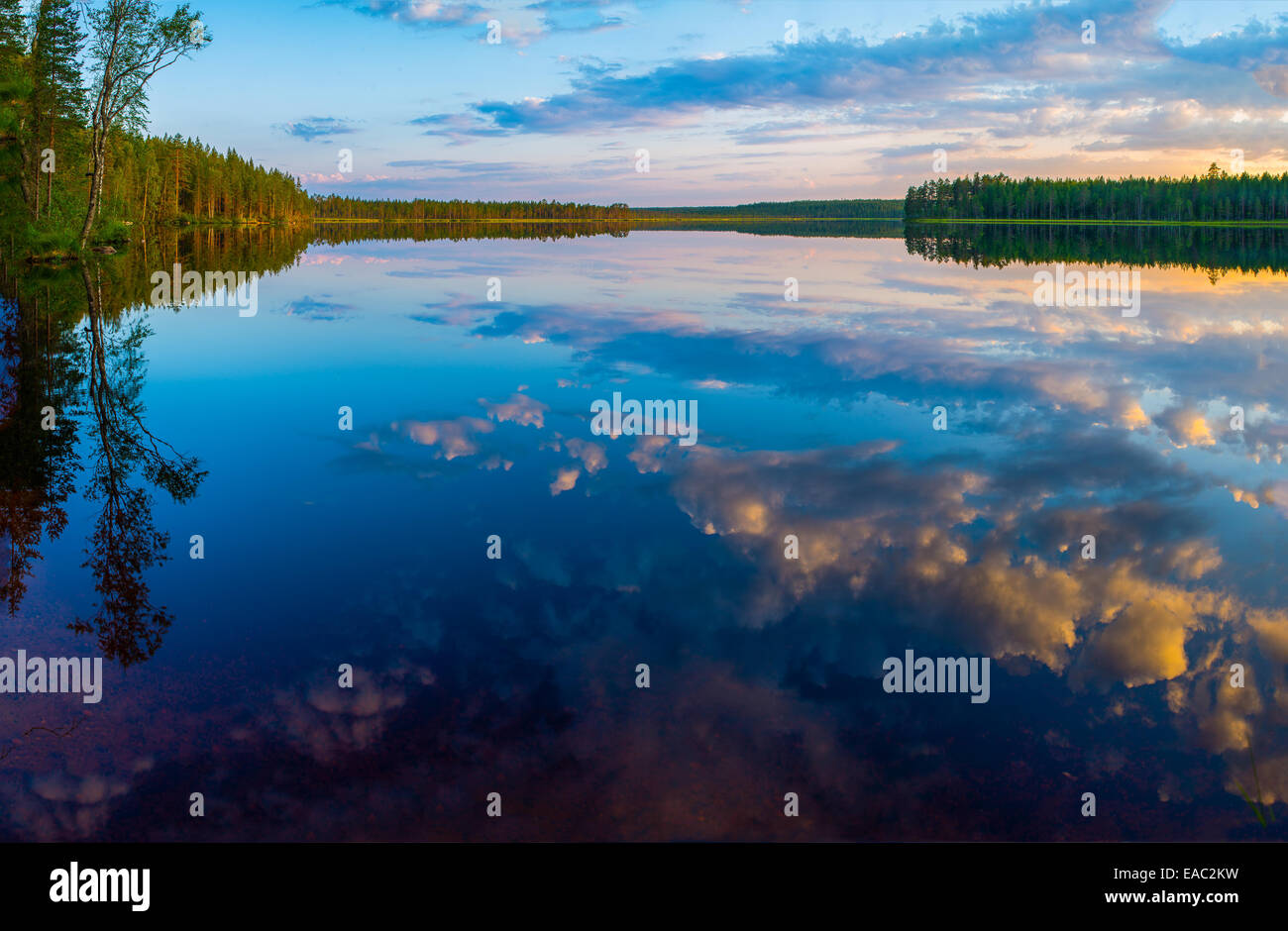 Water summer night reflection hi-res stock photography and images - Alamy