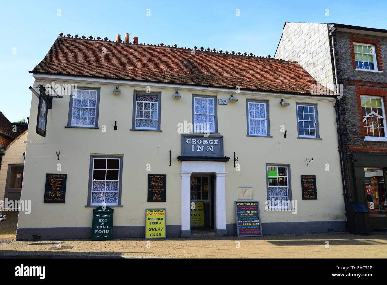 18th century country inn hi-res stock photography and images - Alamy
