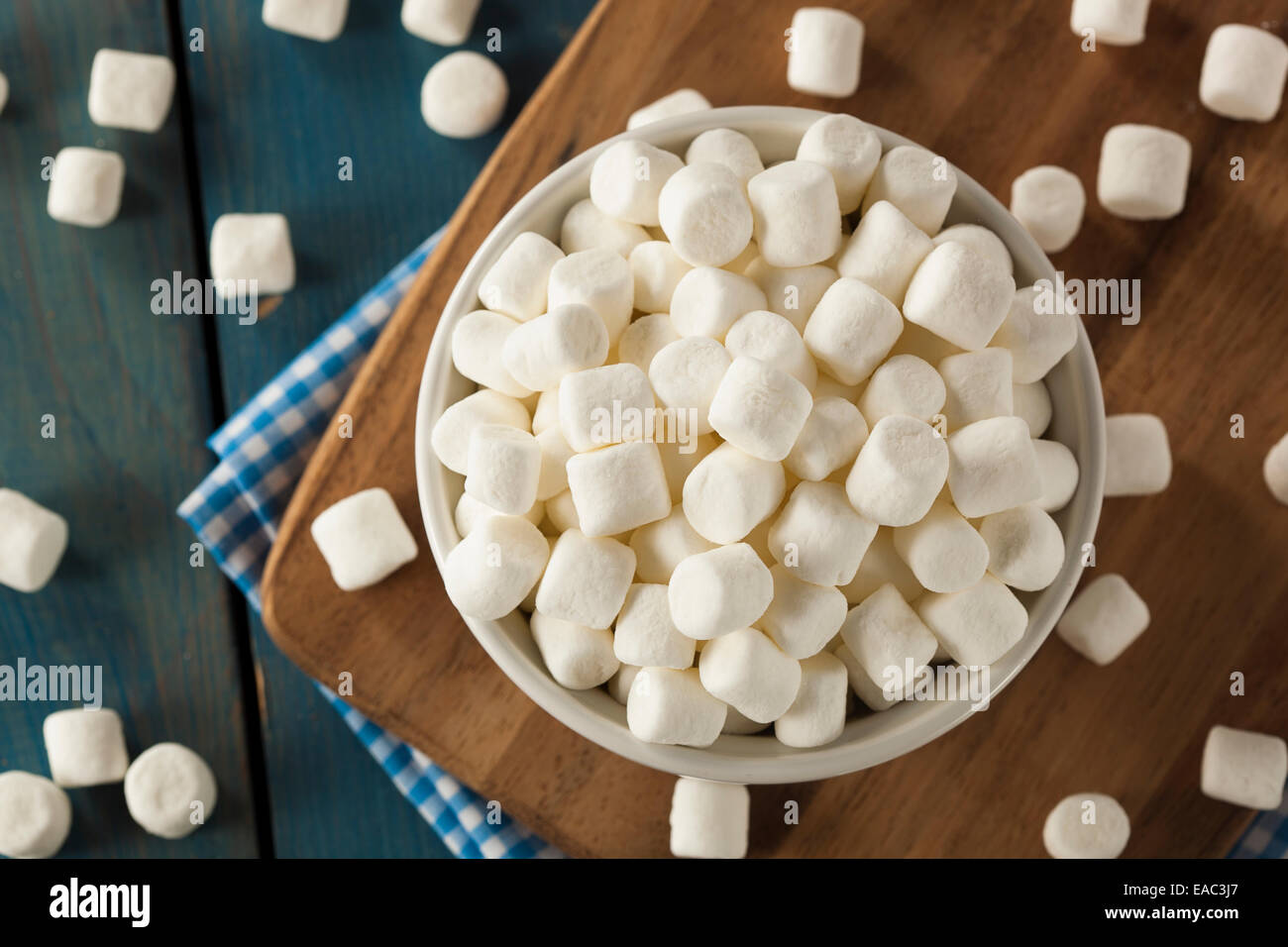 Unhealthy white mini marshmallows hi-res stock photography and images ...