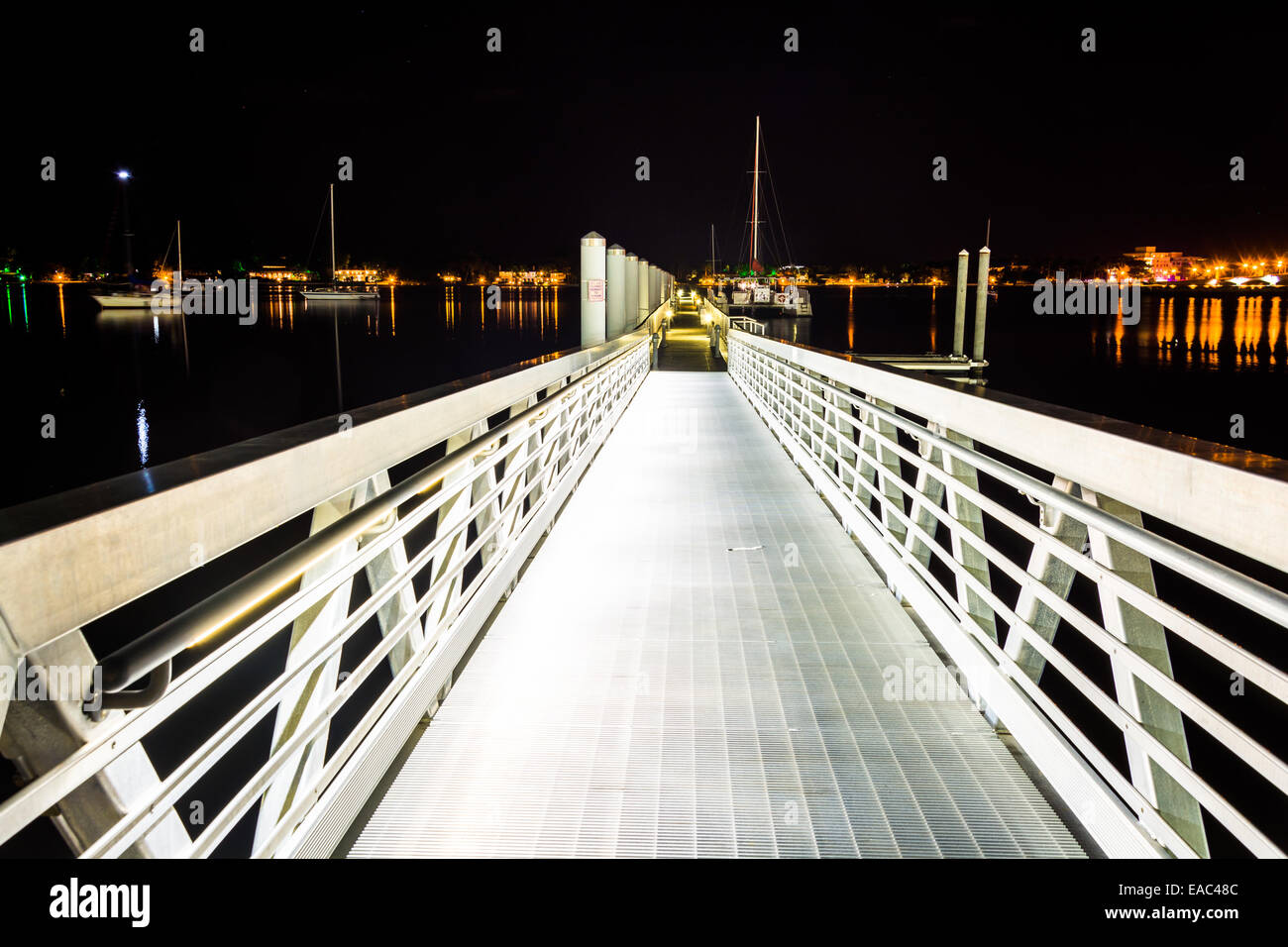 Night dock lights hi-res stock photography and images - Alamy