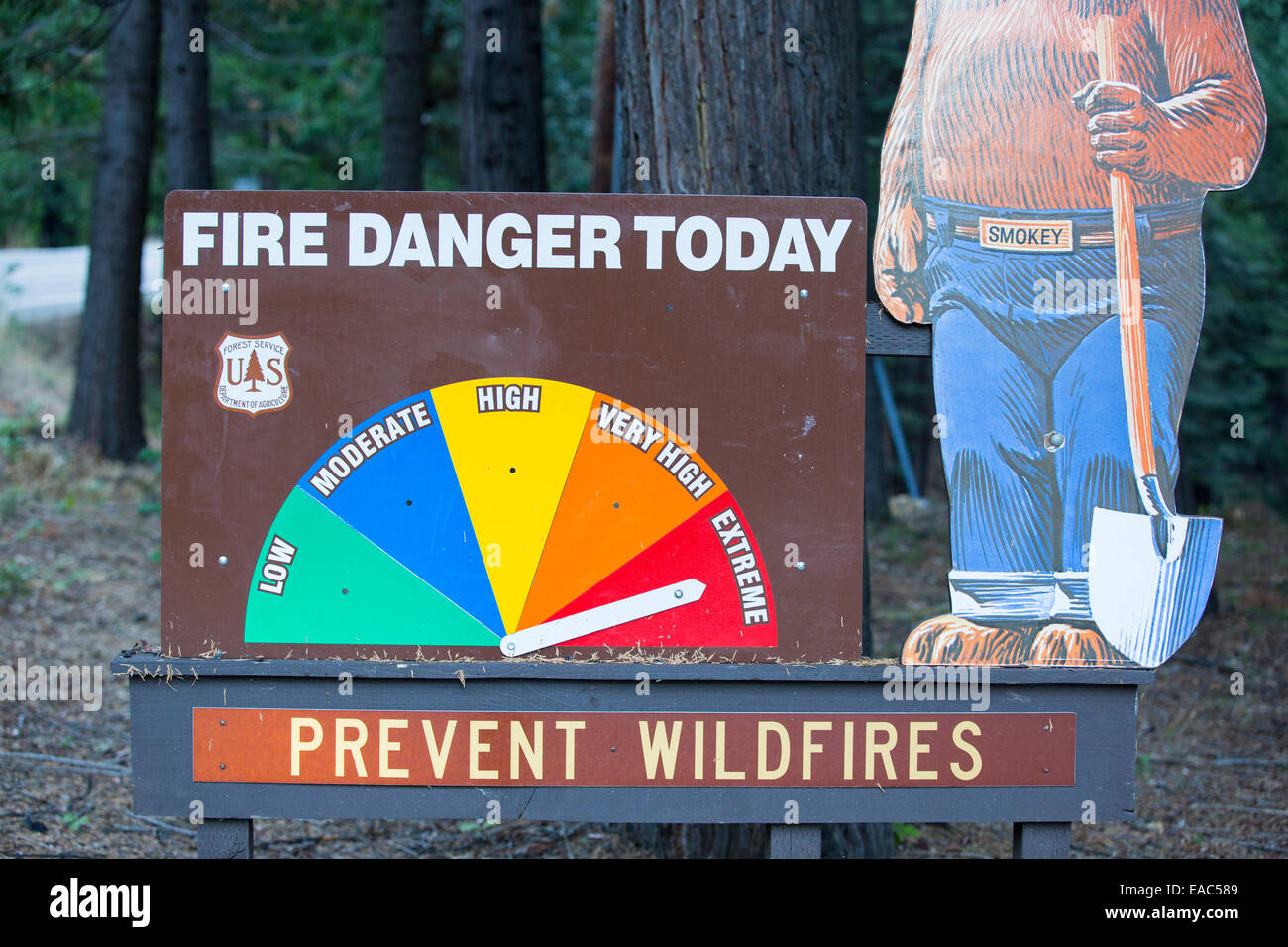 Extreme forest fire warning sign hi-res stock photography and images ...