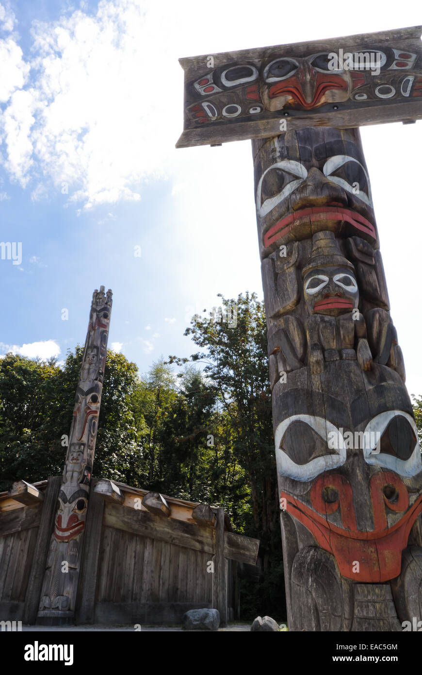Haida totem pole hi-res stock photography and images - Alamy