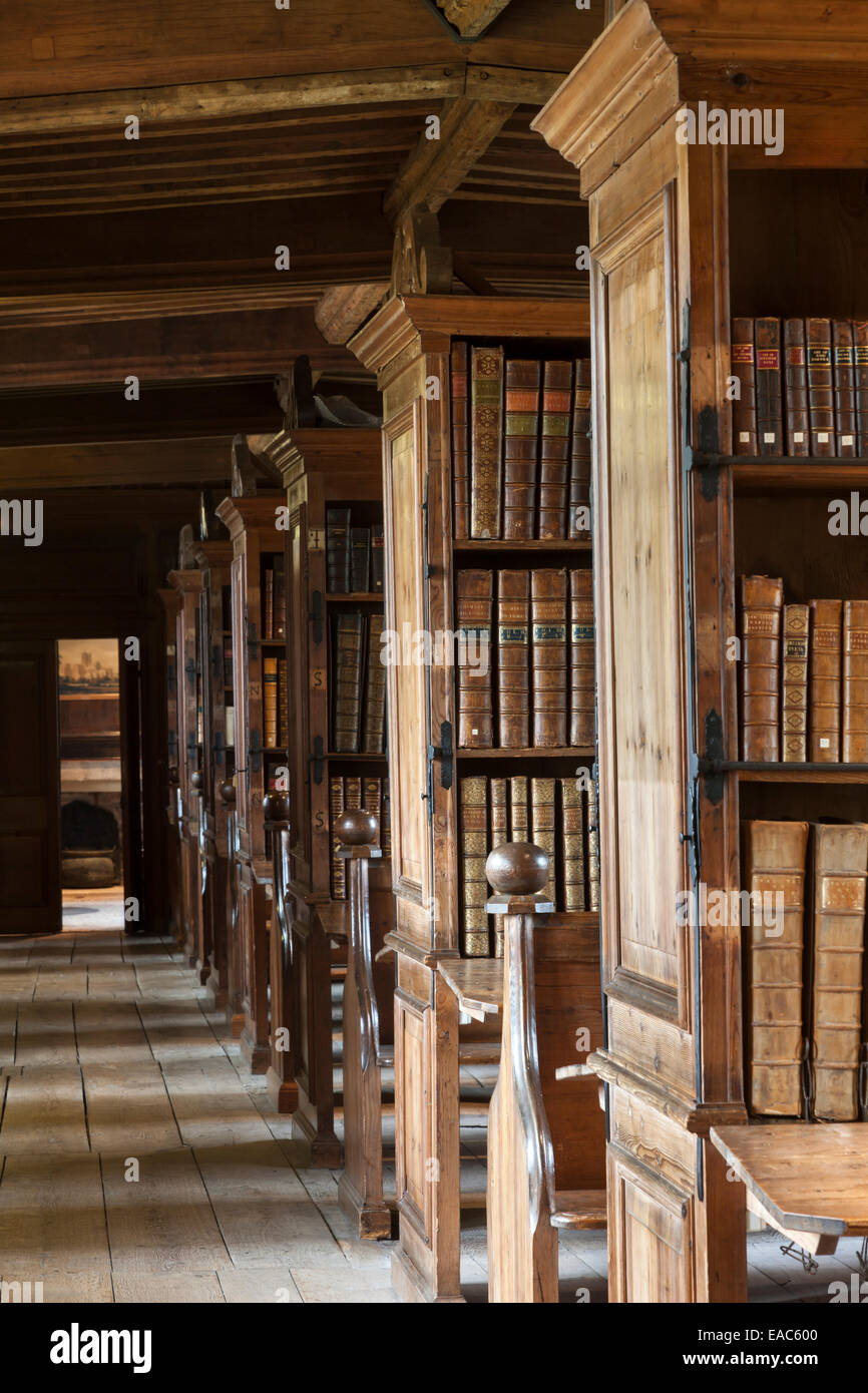 Chained library wells somerset hi-res stock photography and images - Alamy
