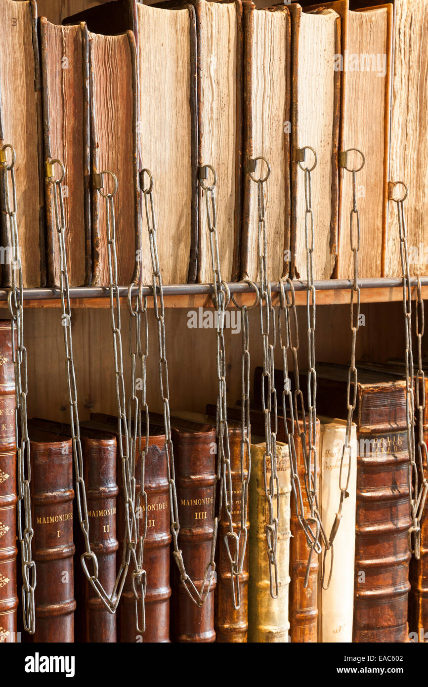 Book chains hi-res stock photography and images - Alamy