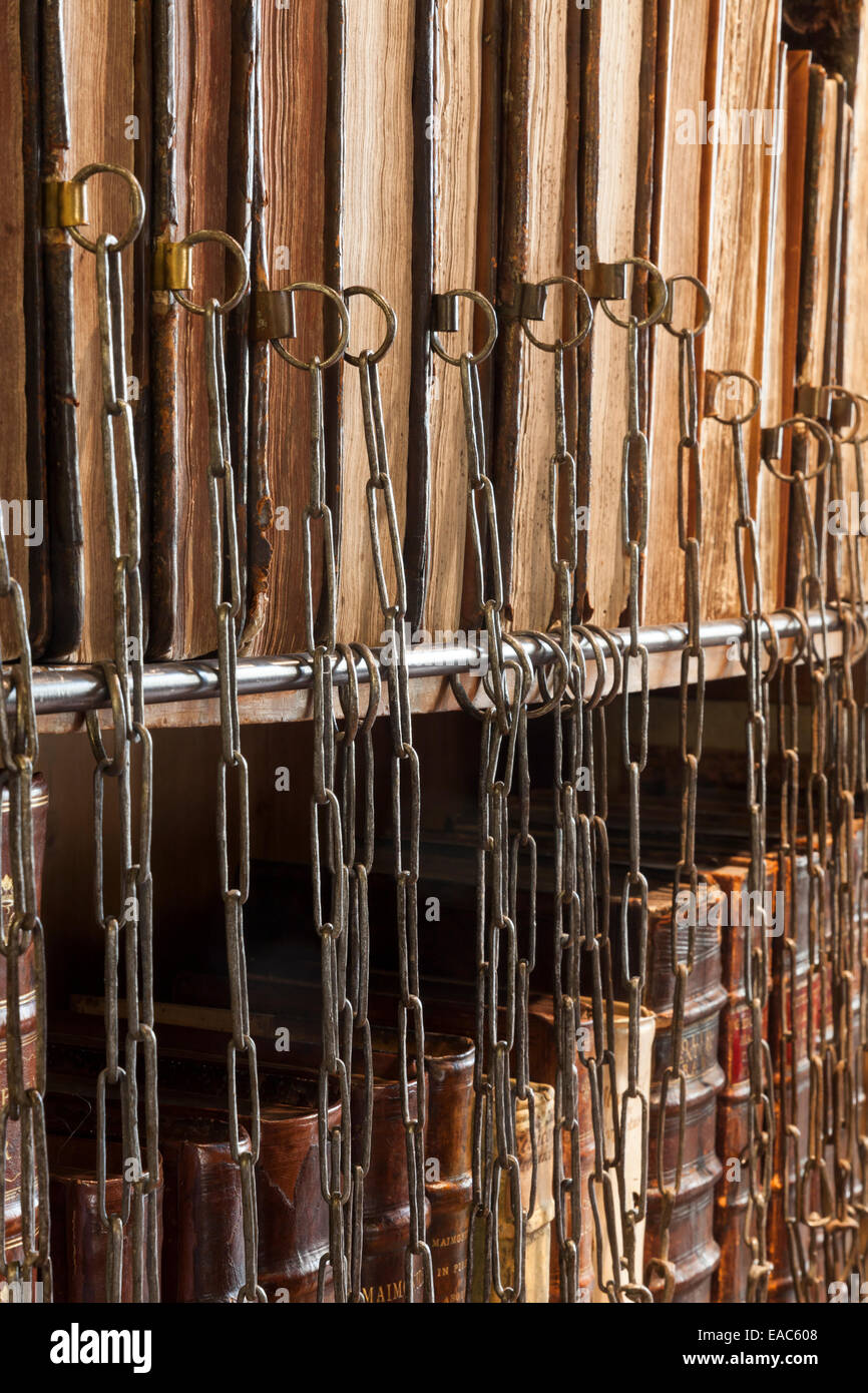Chained library wells somerset hi-res stock photography and images - Alamy