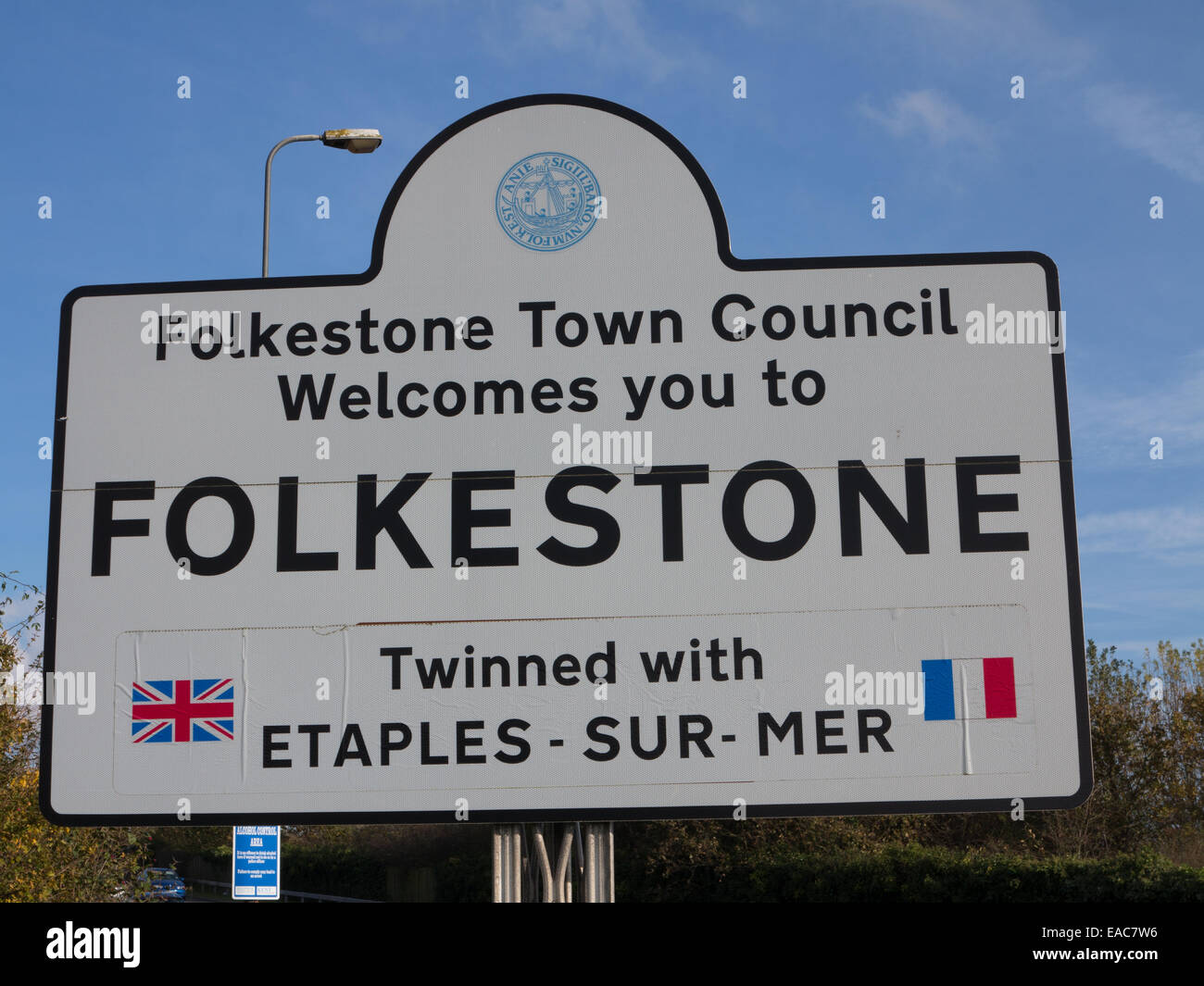 Welcome to Folkestone sign Stock Photo - Alamy