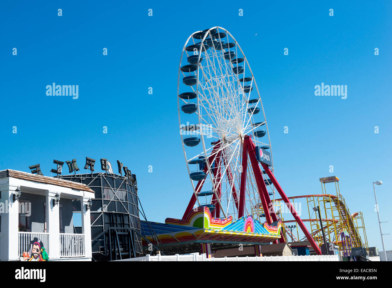 Deserted fairground hi-res stock photography and images - Alamy