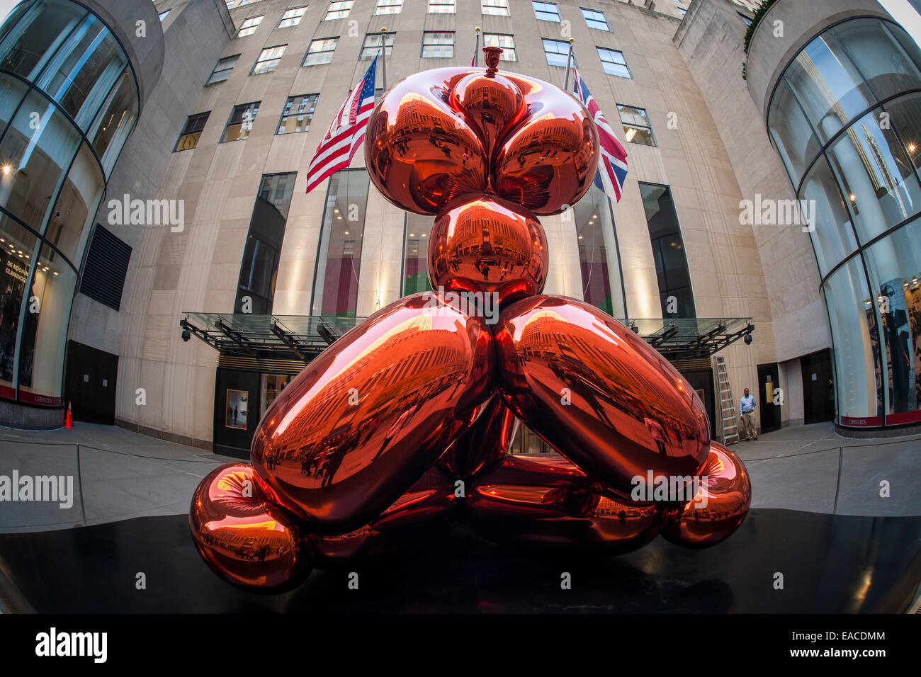 The sculpture "Balloon Monkey (Orange)" 2006-2013 by the artist Jeff ...