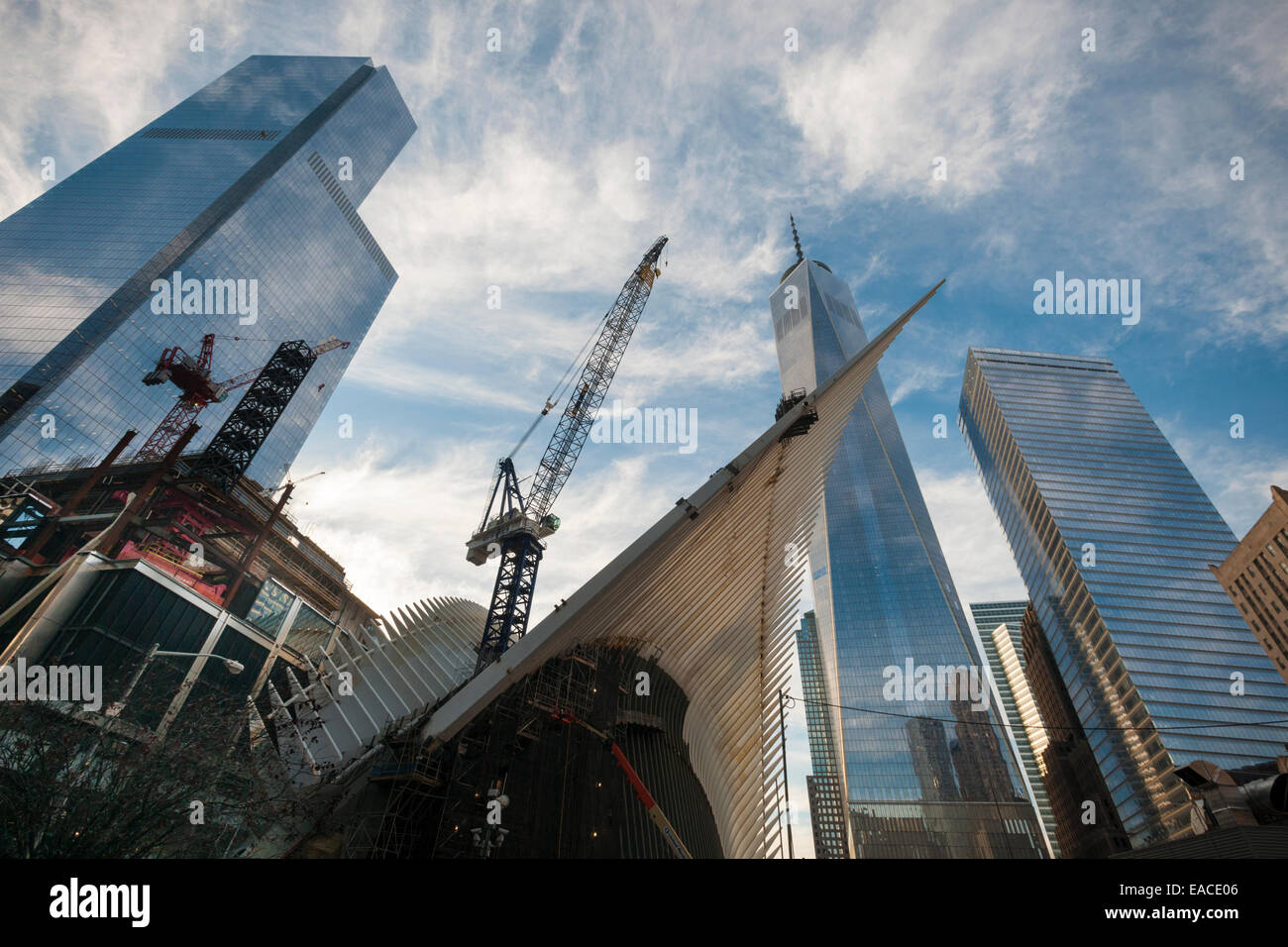 (L-R) Four World Trade Center, the Santiago Calatrava designed WTC ...