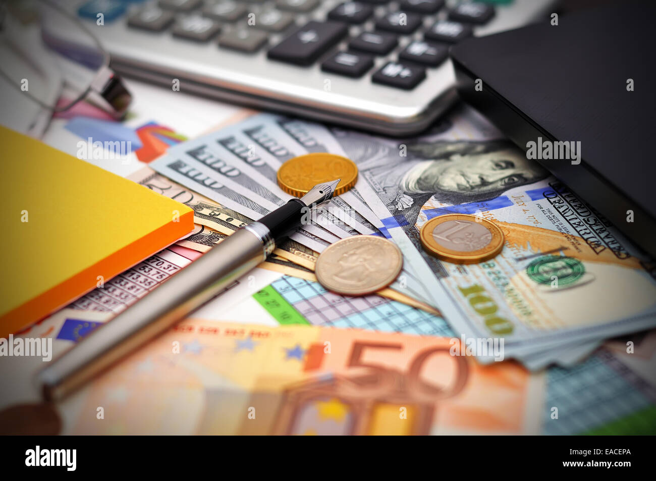 Finance tax hi-res stock photography and images - Alamy