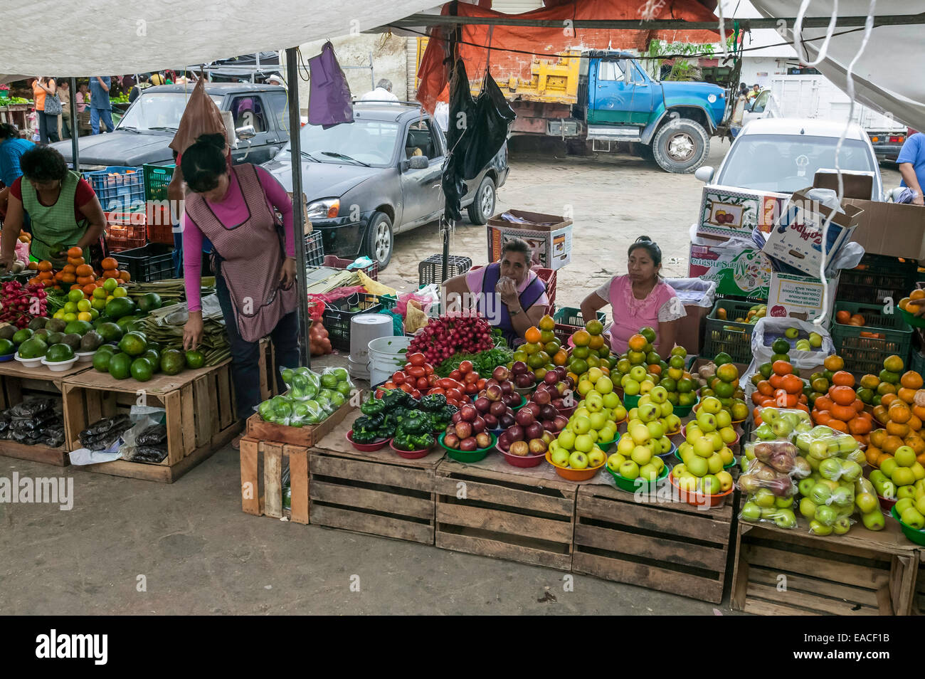 Mercado maya hi-res stock photography and images - Alamy