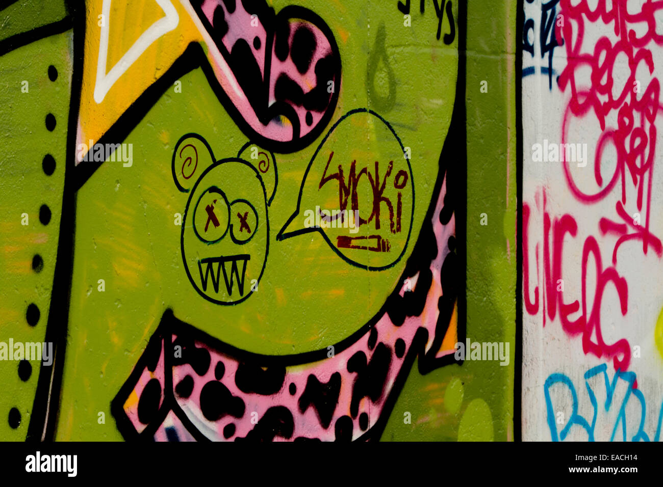 Graffiti cartoon face smoki joint colourful wall Stock Photo - Alamy
