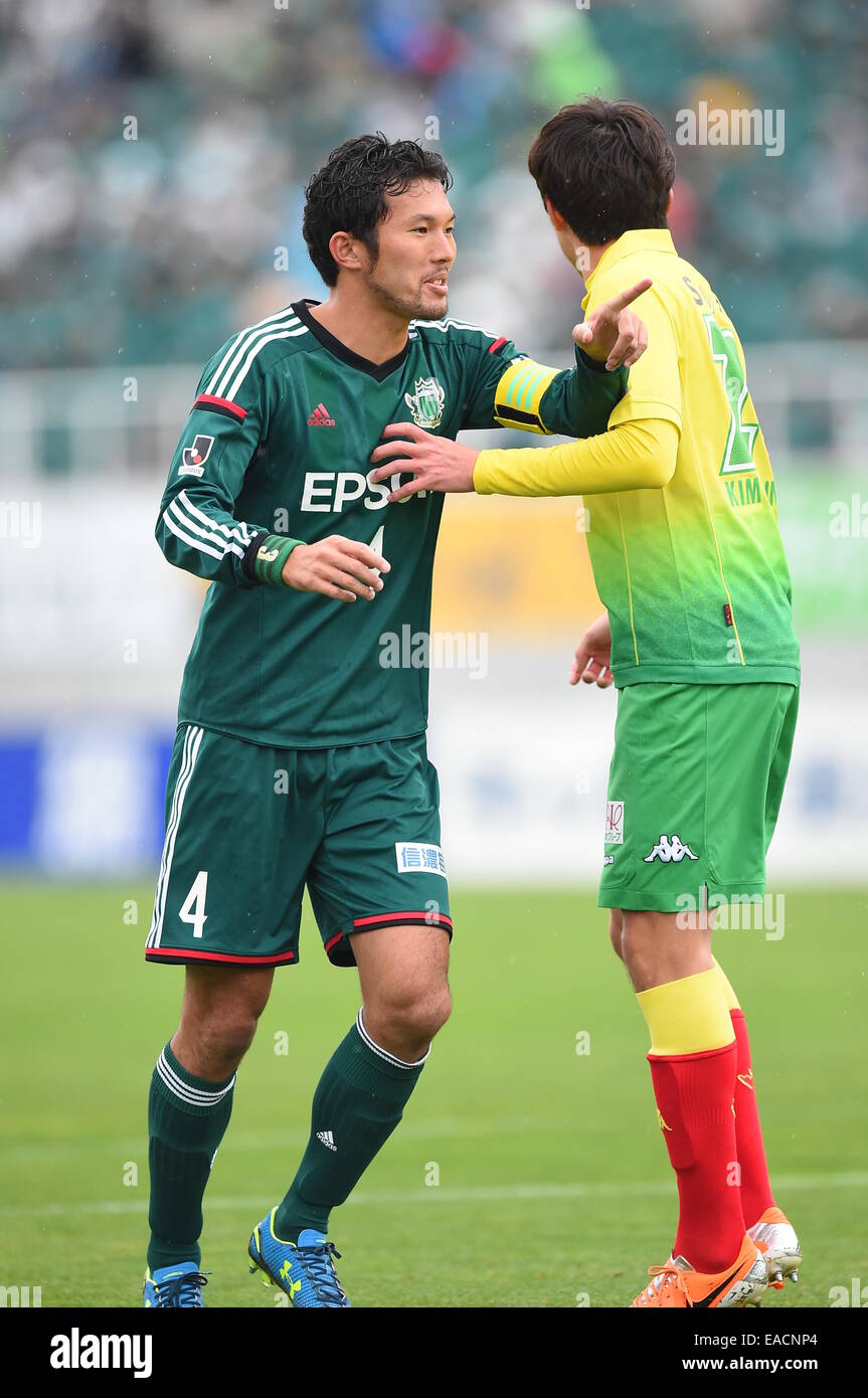 Nagano, Japan. 9th Nov, 2014. Masaki Iida (Yamaga), Kim Hyun-Hun (JEF ...