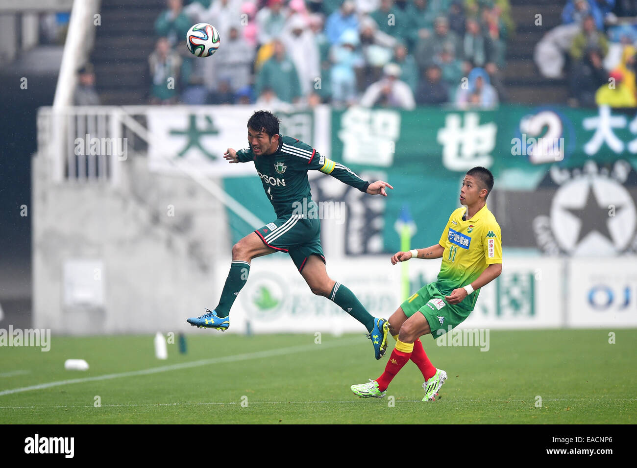 Nagano, Japan. 9th Nov, 2014. Masaki Iida (Yamaga), Takayuki Morimoto ...